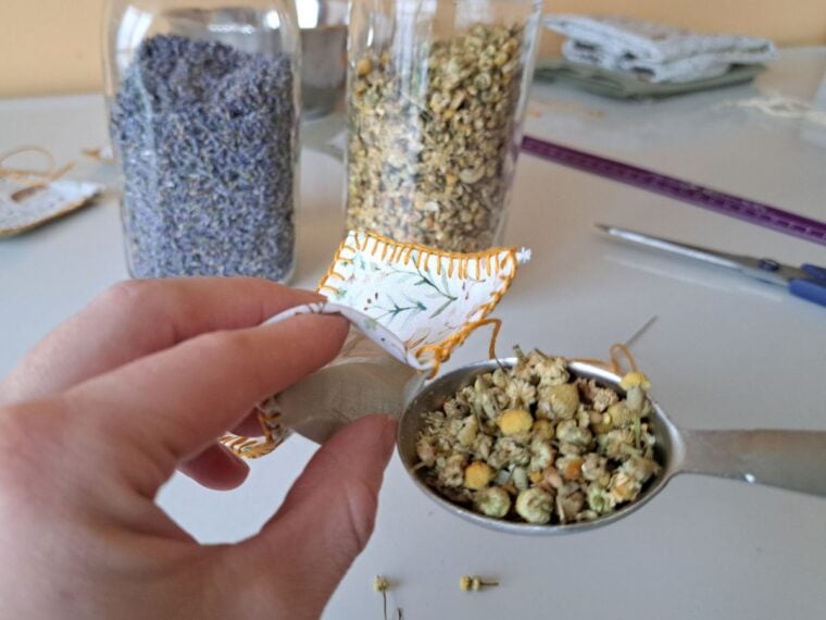 How to Make Herbal Sachets for a Naturally Scented Home